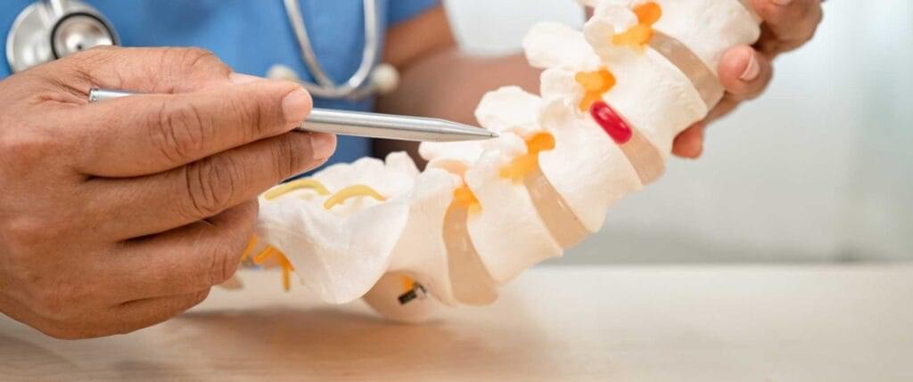 Common Signs of a Slipped Disc You Shouldn't Ignore | MHV Clinic